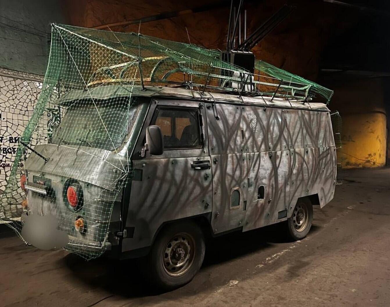 How the Russians and Ukrainians are adapting their tanks to drone warfare