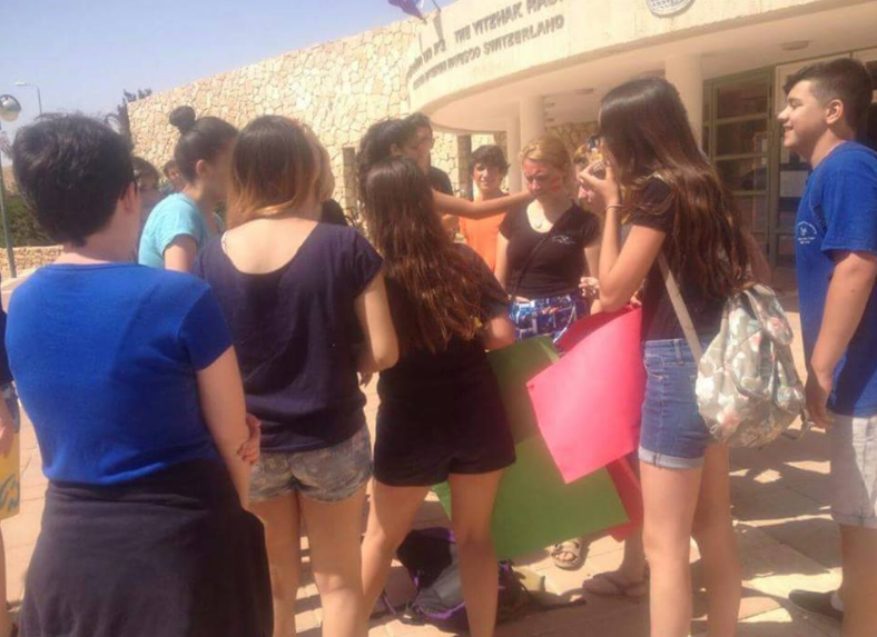 Israeli schoolgirls fight for the right to wear shorts