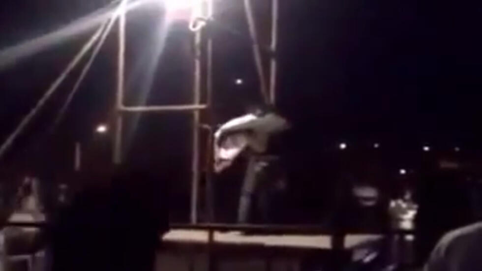 Video shows crowd siding with criminal in Iran public execution
