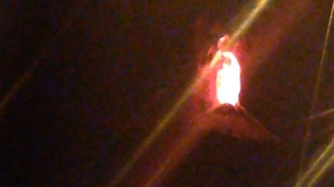 Éruption spectaculaire du volcan Villarica au Chili