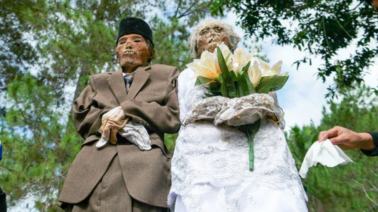 Why these dead Indonesians are dug up every year