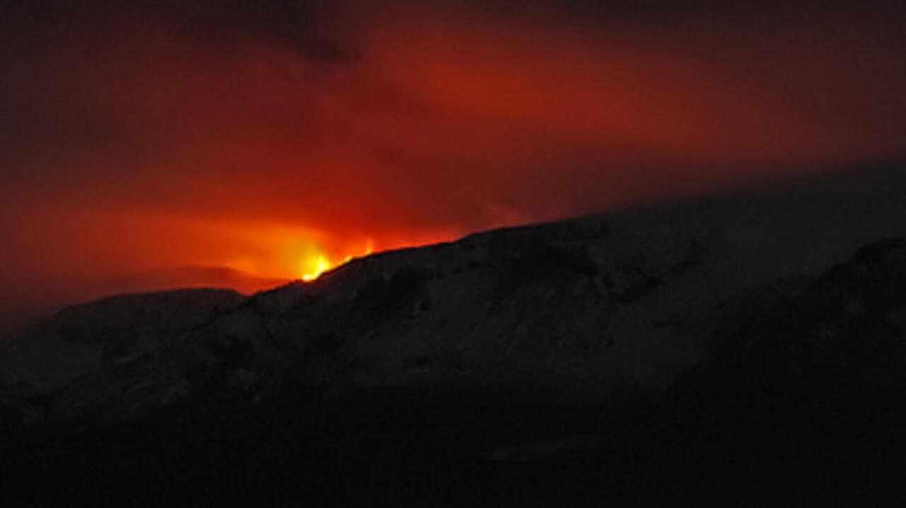Glacial volcano eruption: “An awesome sight”