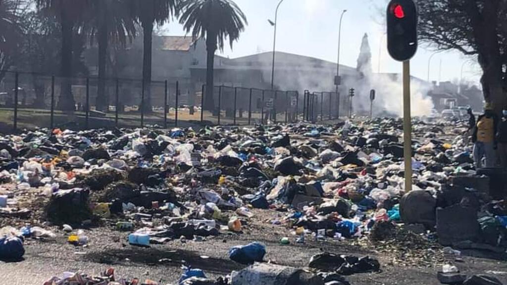 South Africa: Streets of Standerton strewn with rubbish as municipal ...
