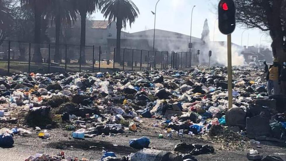 South Africa: Streets of Standerton strewn with rubbish as municipal ...