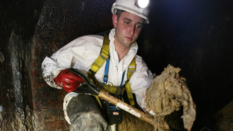 Tonnes of fat dug out from London's sewers