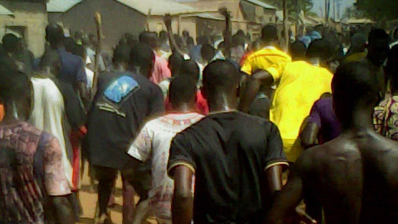 Un policier lynché dans une flambée de violences à Mango, au Togo - Les ...