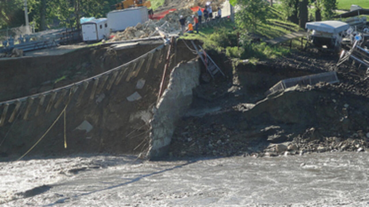 Video: Flood sweeps away Iowa homes after dam breaks