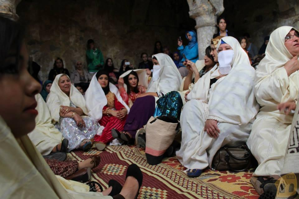 En Algérie, des femmes souhaitent un retour au voile de leurs ancêtres