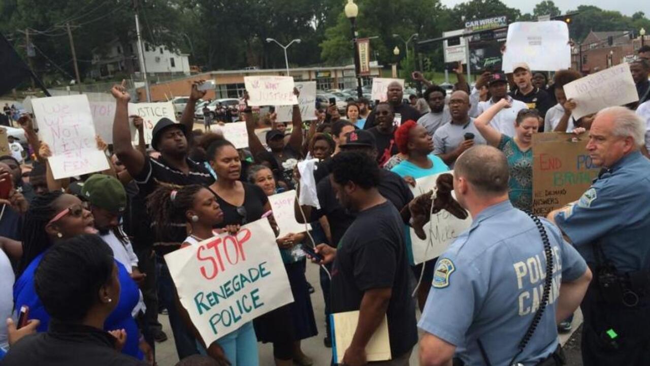 What's behind the rioting and looting in the US state of Missouri?