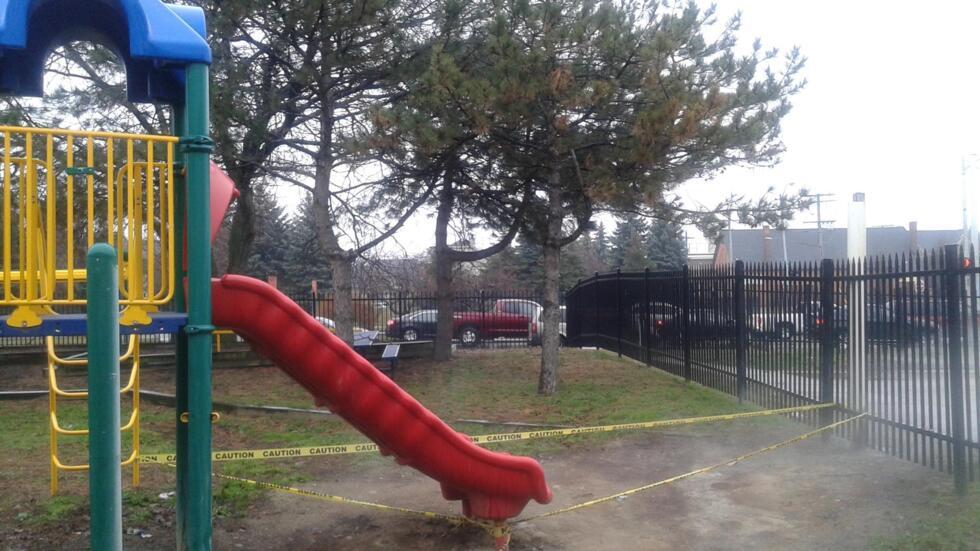 US teachers photograph their mouldy, crumbling classrooms