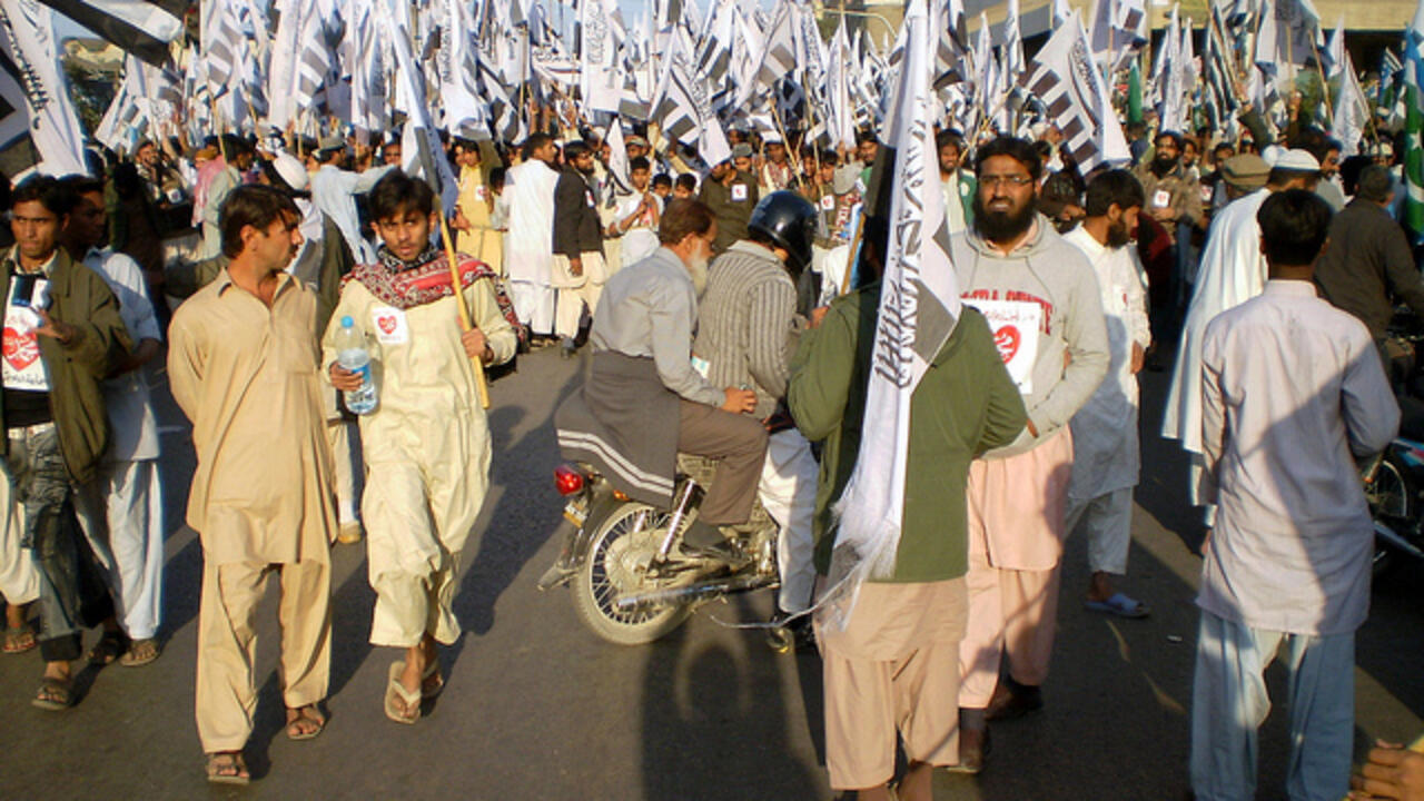 Death penalty for blasphemy divides Pakistan